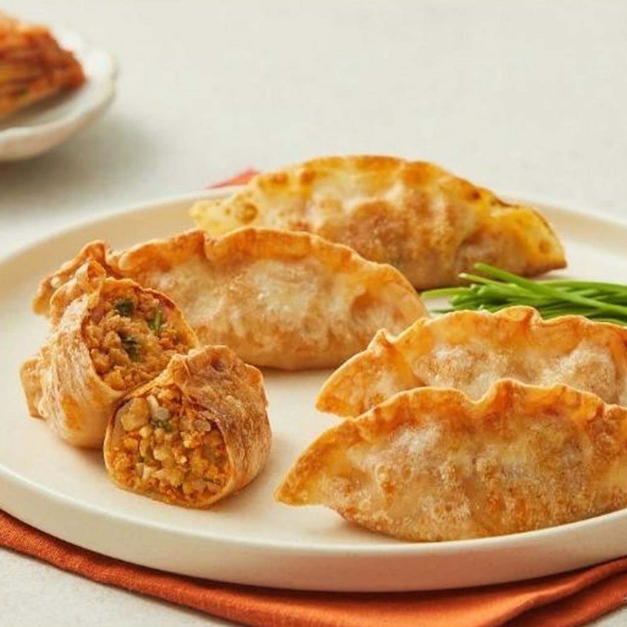 CJ 비비고 김치왕교자 (315G)ㅣ롯데마트 제타 최상의 신선 식품과 다양한 간편식을 롯데마트 제타에서 만나보세요